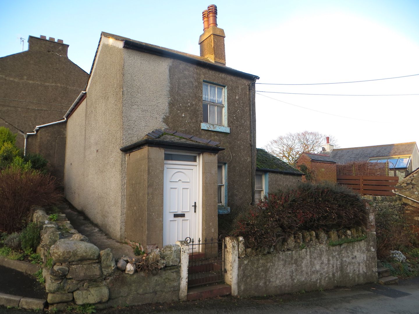 Odd, Unique, or Strange Houses/Buildings... (2015, reflection, photo ...