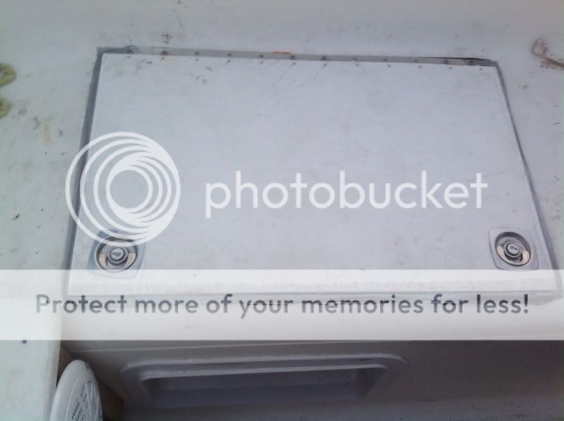 Mac X lazarette hatch - MacGregorSailors.com